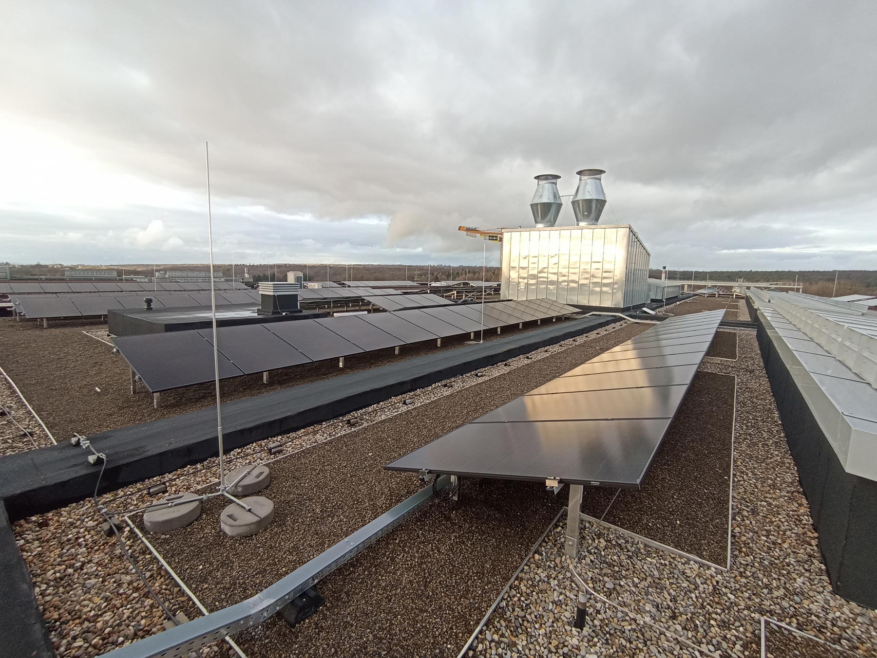 Photovoltaik-Installationsarbeiten im ‘Lycée technique pour professions ...